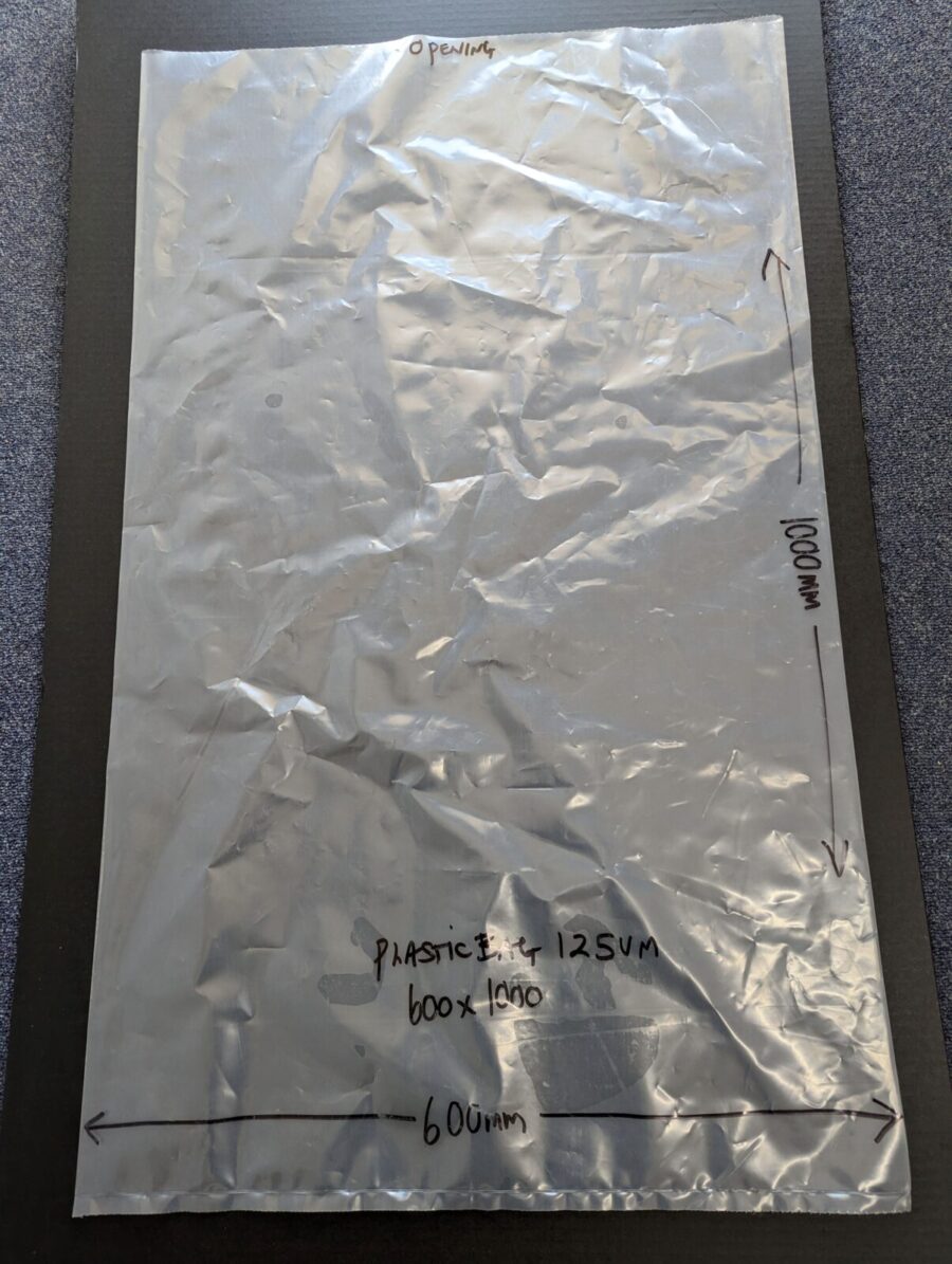 Plastic Bags on a roll 600mm x 1000mm x 125um (150 bags per roll ...